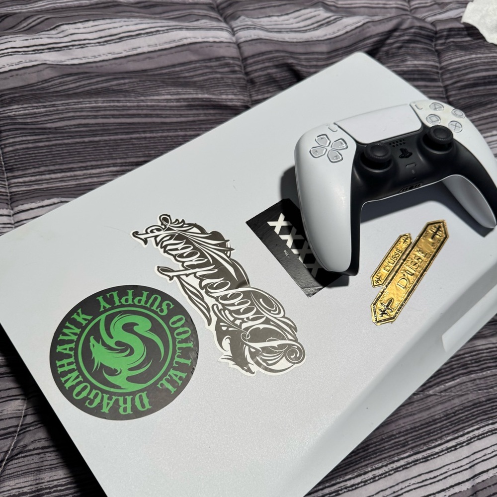 Ps5 with controller - Gem